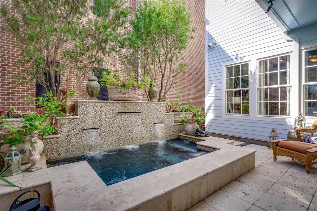 Inspirational Outdoor Features - The Dedicated House