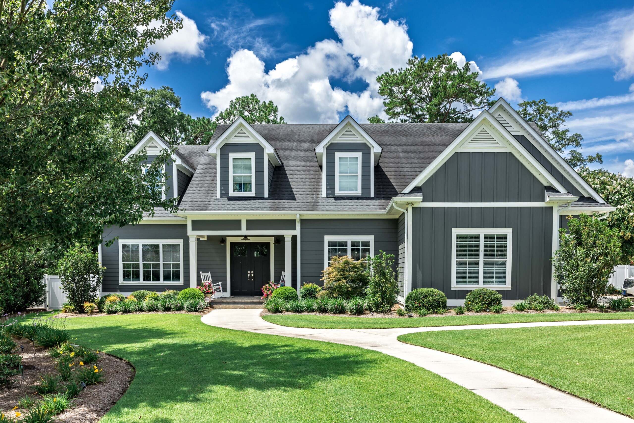 How to Pick the Right Siding Color - The Dedicated House