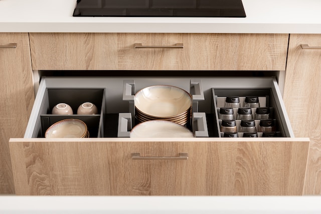A Comprehensive Guide to Drawer Organizers: Types, Installation, and Uses
